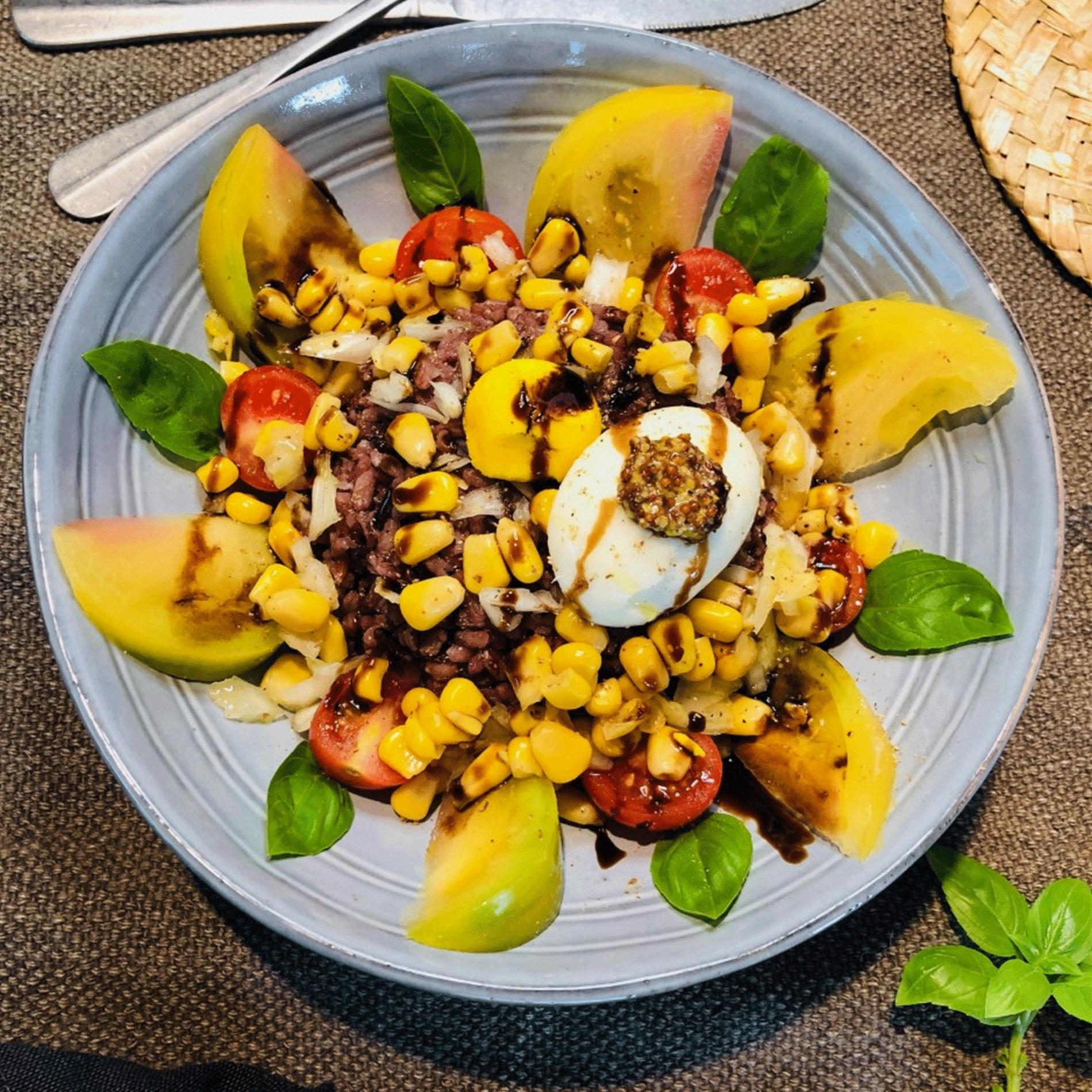 Salade de riz rouge et crudités